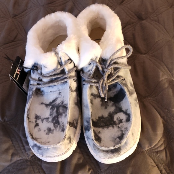 Hey Dude | Shoes | Hey Dude Right Side Shoe Is Size 9 And Left Side ...